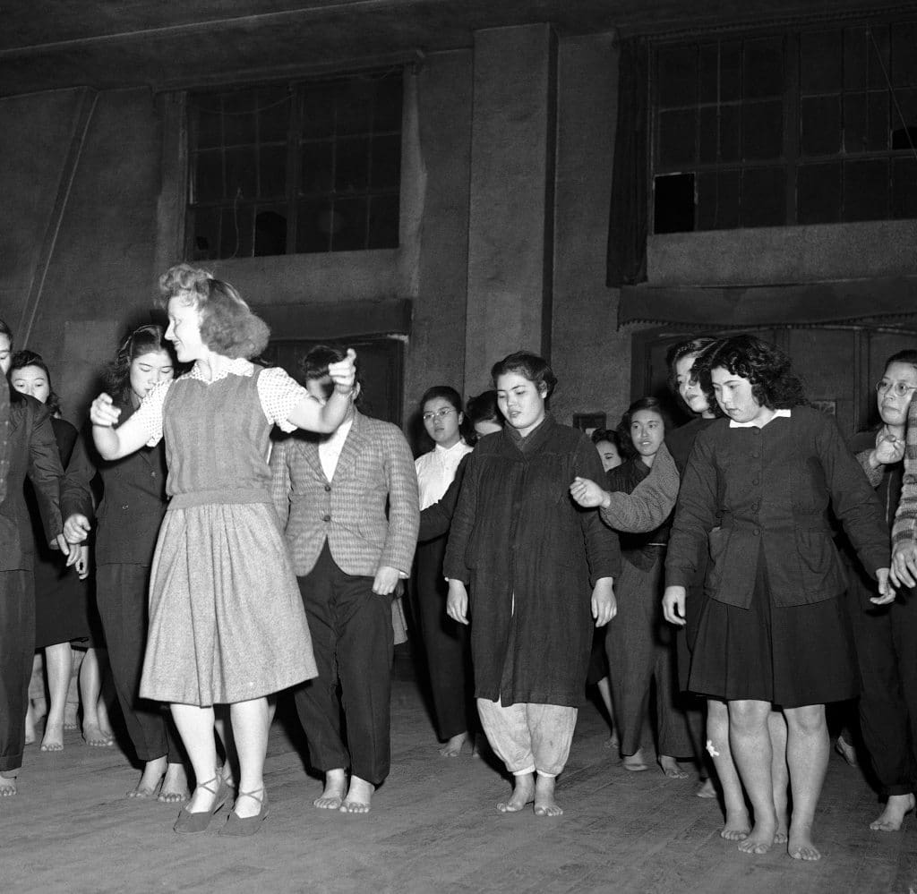 Amour, haine et vie : Des photos rares du Japon d'après-guerreDozoDomo