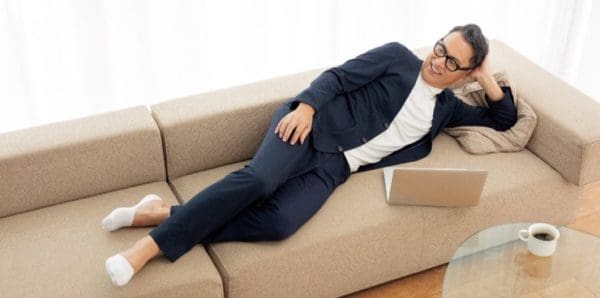 Restez décontracté mais chic en télétravail avec les costumes-pyjamas ...